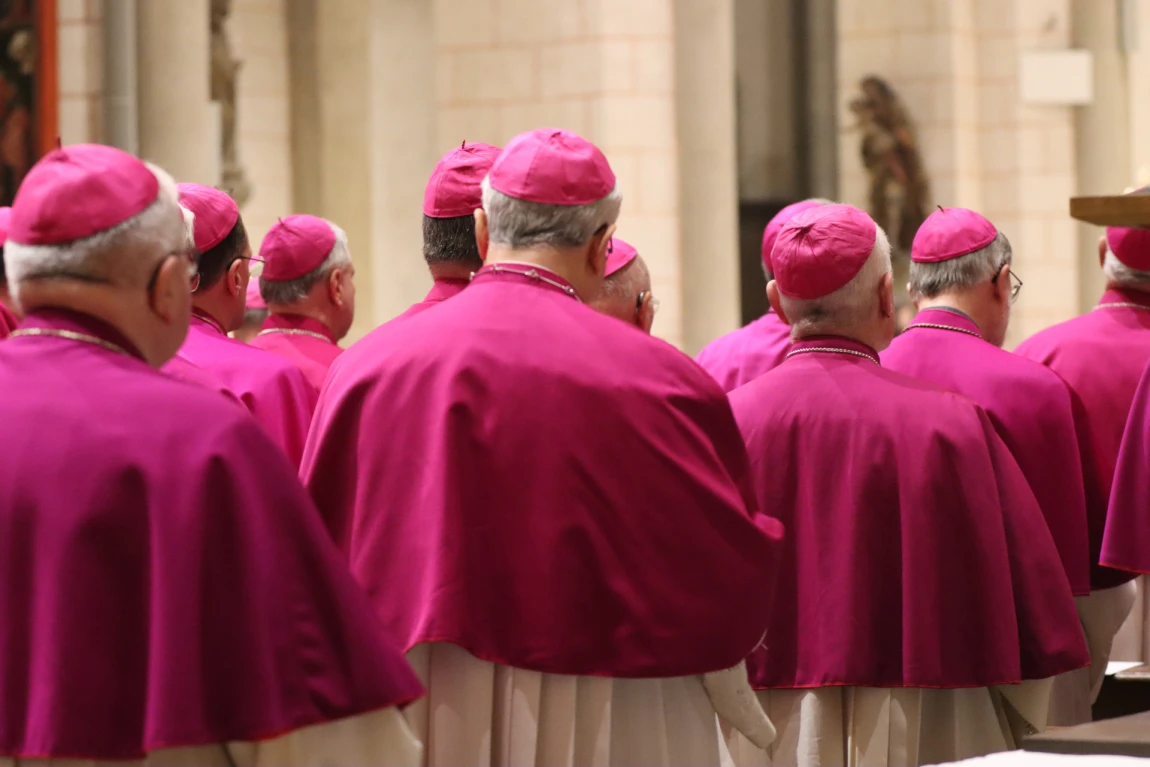 Teilnehmerin an Synodalem Weg: Bischöfe gegen Kandidatin für geistliche ...